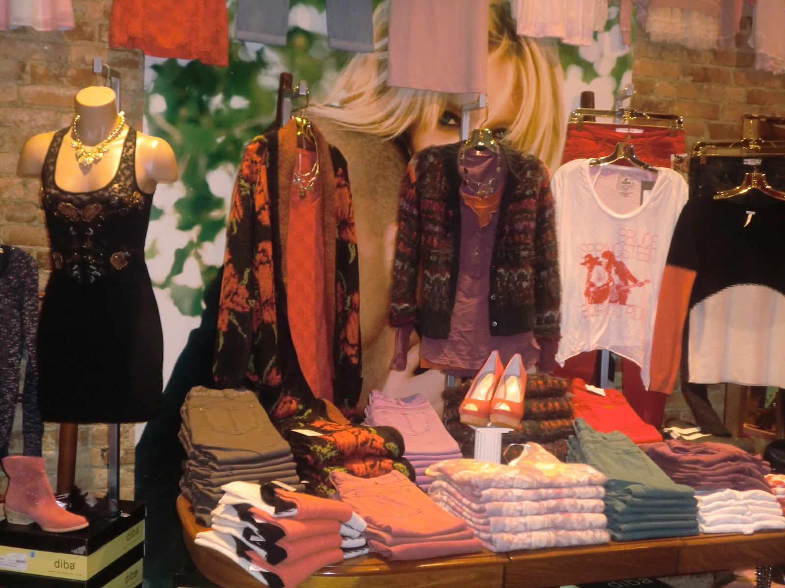 Addicted Jeans Store, We're the Jeans Fitting Experts!