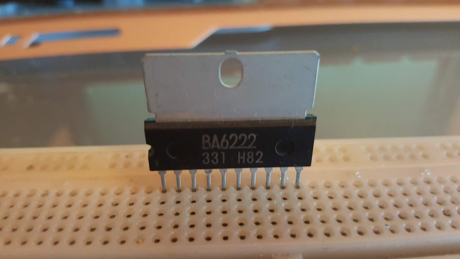 Integrisana kola za kontrolu i pobudu DC motor