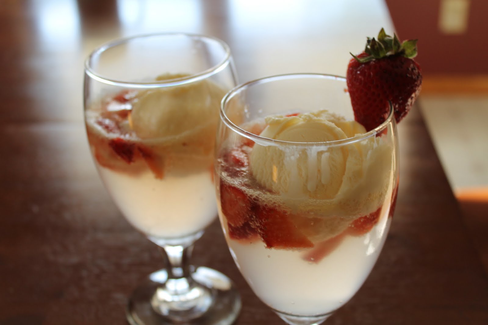 Strawberry Lemonade Float Recipe - The Purposeful Mom