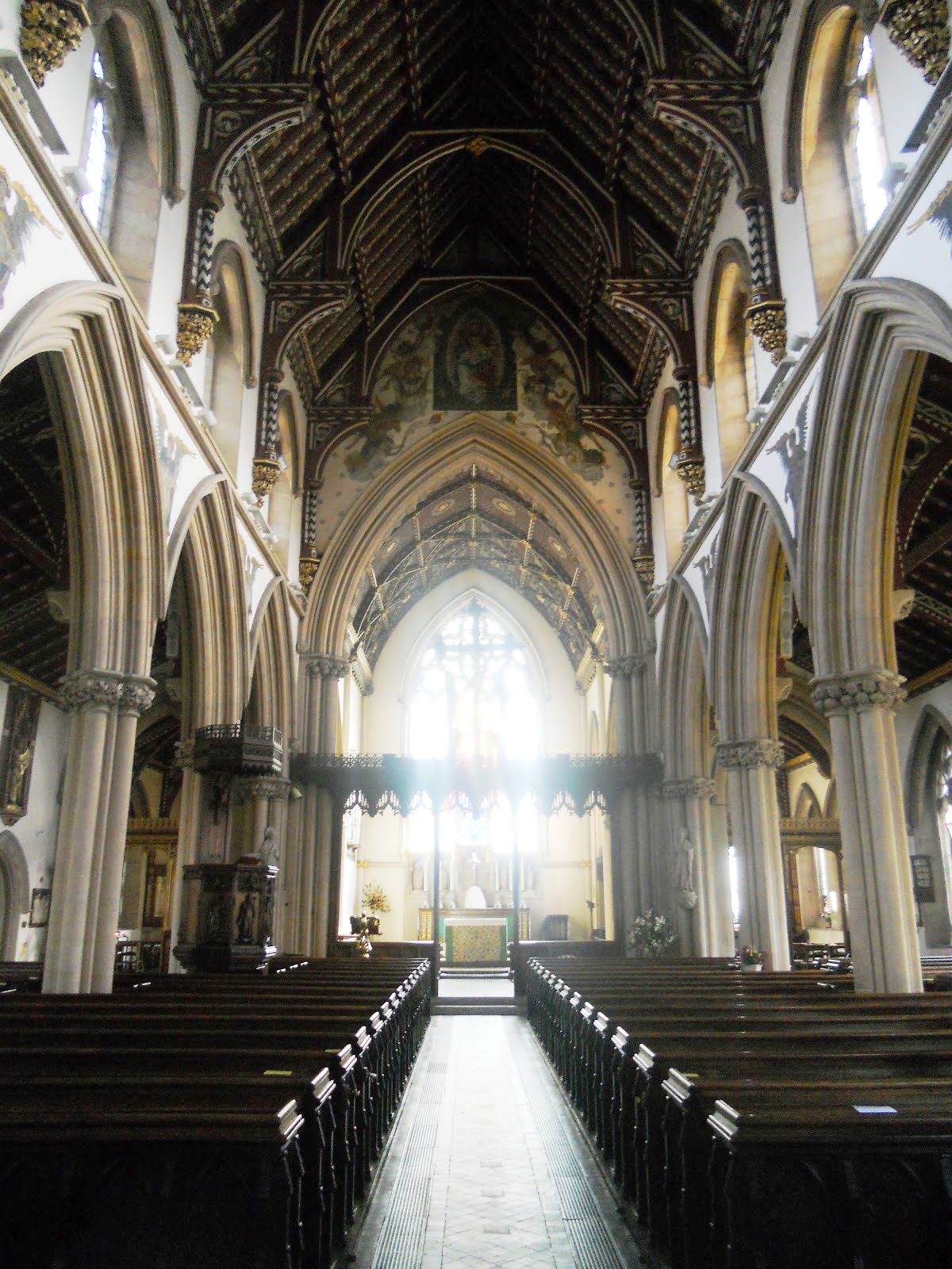 Patrick Comerford: Two contrasting Anglican churches in Ealing