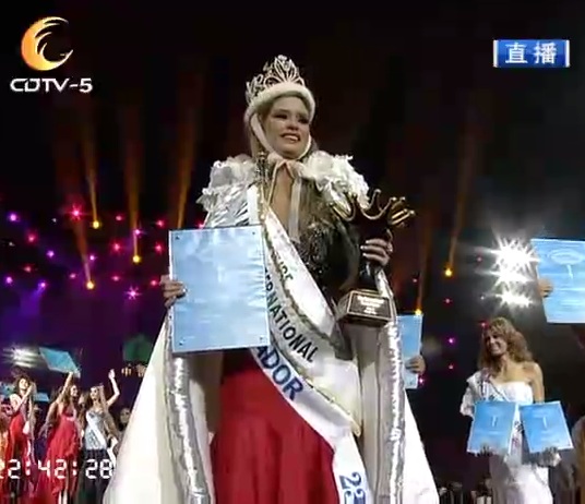 María Fernanda Cornejo Alfaro was crowned Miss International 2011 ...