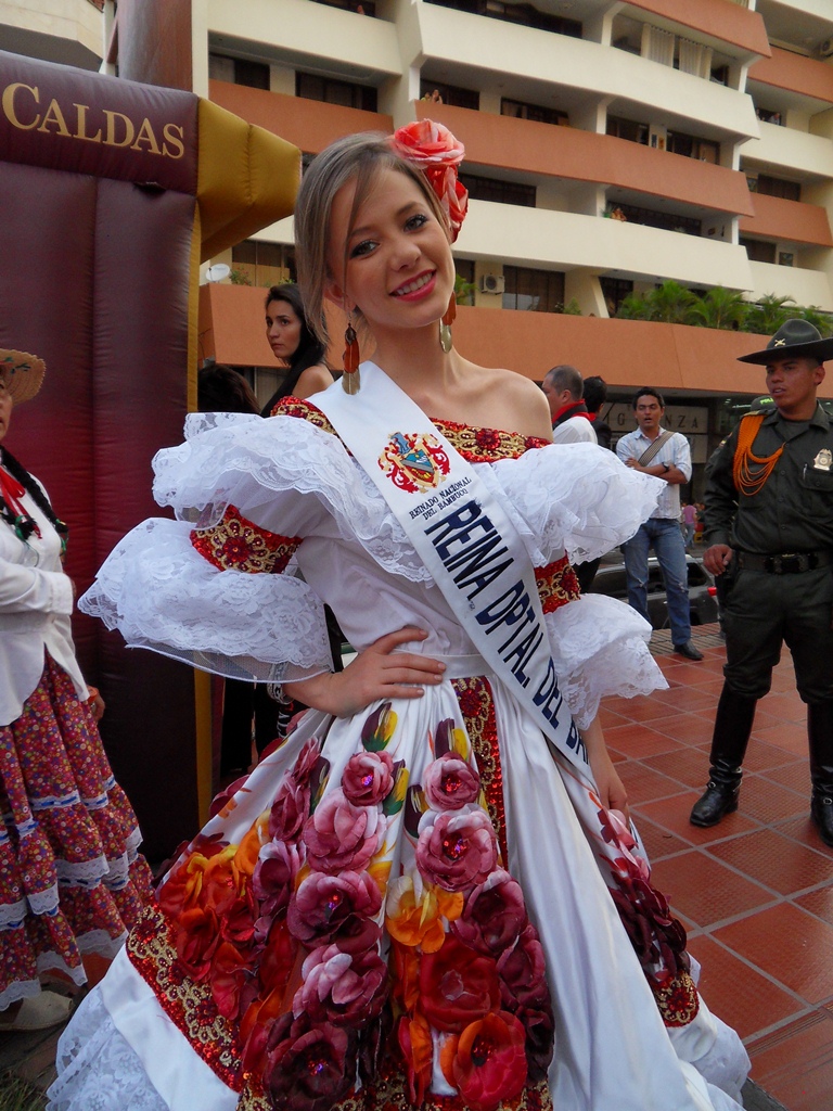 Noticias, Arte, Cultura y Turismo: CREACION VESTIDO TÍPICO DEL BAMBUCO ...
