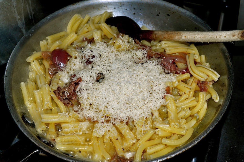 Mister Meatball: Pasta with onions & prosciutto