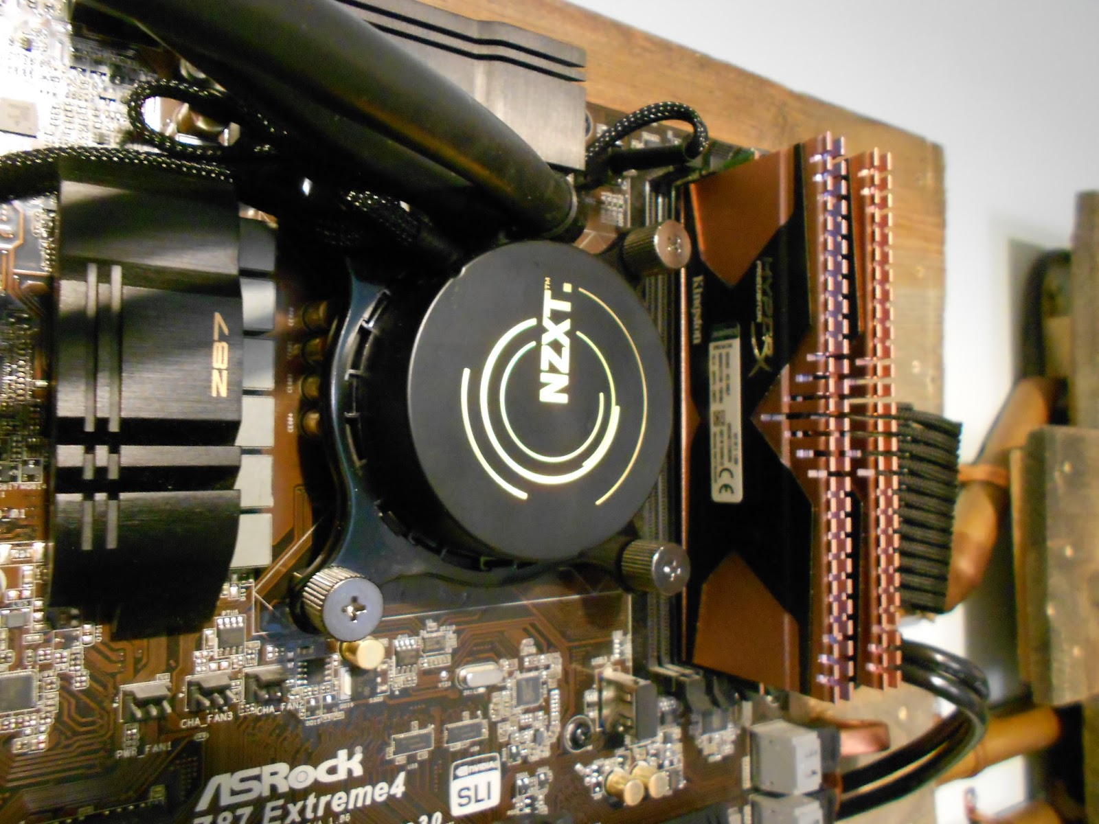 Un mod PC mural à base de bois et de cuivre | Micougnou