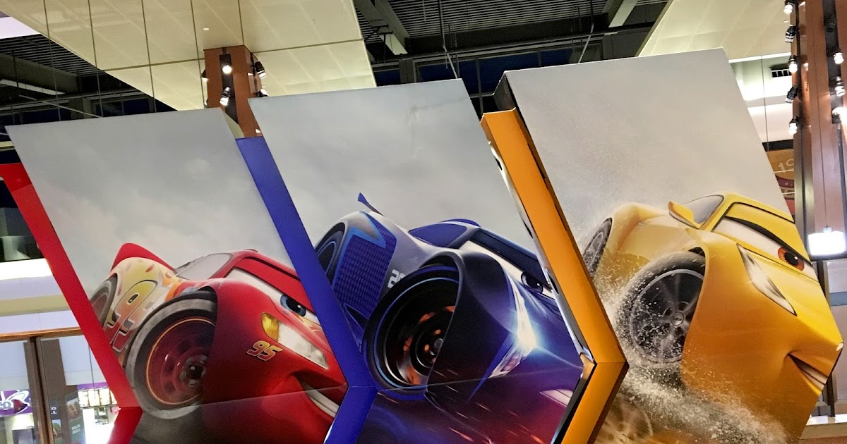 Dan the Pixar Fan: Disney·Pixar Cars 3 Movie Theater Display