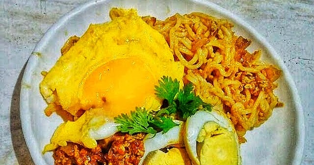 yummyparadise: MAGGI WITH HOMEMADE EGG CURRY MASALA
