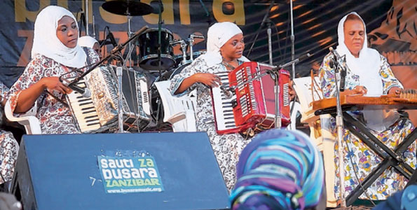 BIN MAHMOUD: TAUSI WOMEN TAARAB: KUNDI LINALOPIGA MUZIKI WA TAARAB KWA ...