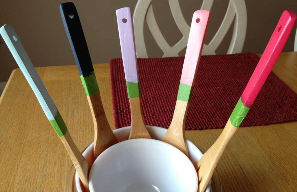 perfectly beautiful things: Paint Dipped Wooden Spoon DIY