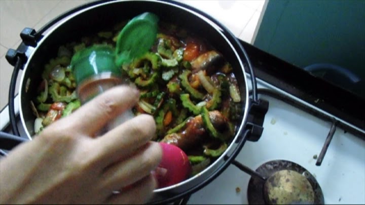 Tagalog Kitchen: Ginisang Sardinas sa Ampalaya