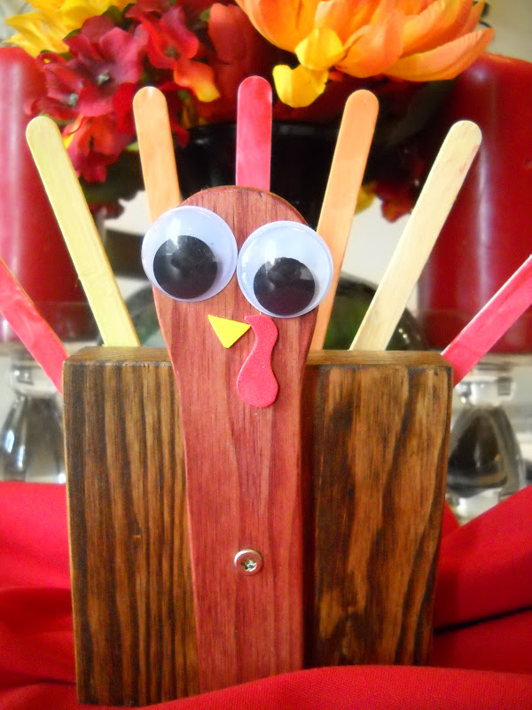So I Saw This Tutorial ...: 2x4 DIY "Thankful" Turkeys