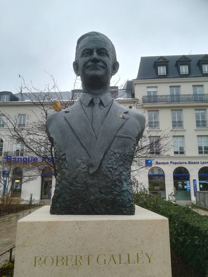 Troyes-en-Champagne: Inauguration du buste de Robert Galley le 18 ...