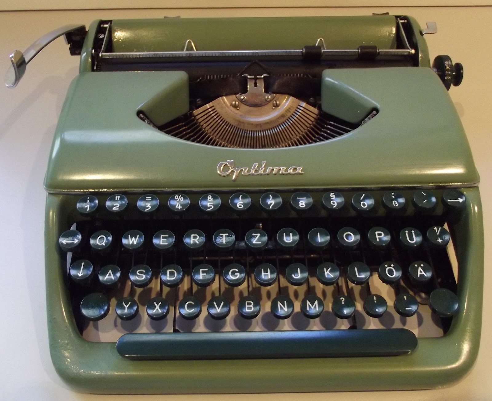 oz.Typewriter: The Saga of the Optima P1 Portable Typewriter Ends