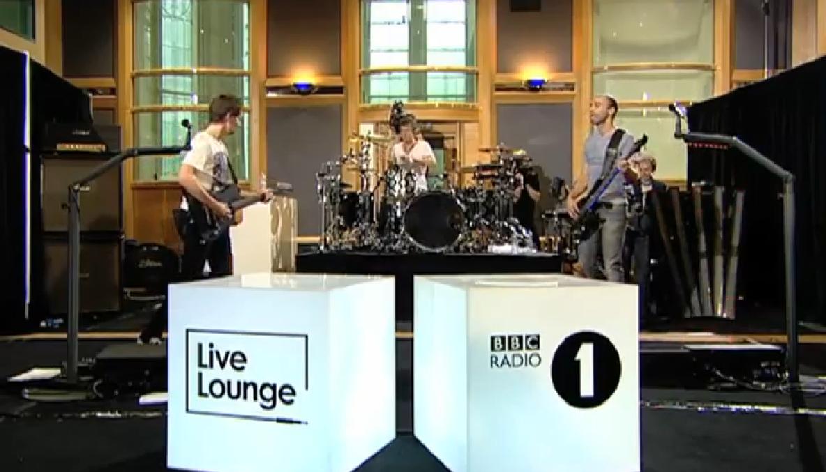 After Musiic: Set especial de Muse en el programa Live Lounge de la BBC ...