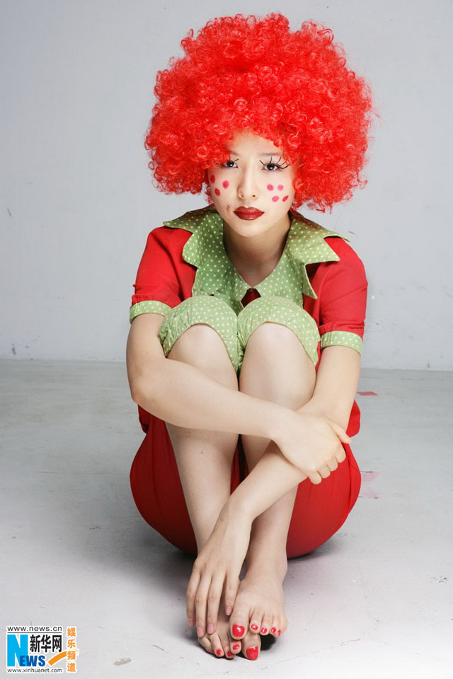 Favorite Hong Kong actresses: Jiang Yi-Yan poses as a clown