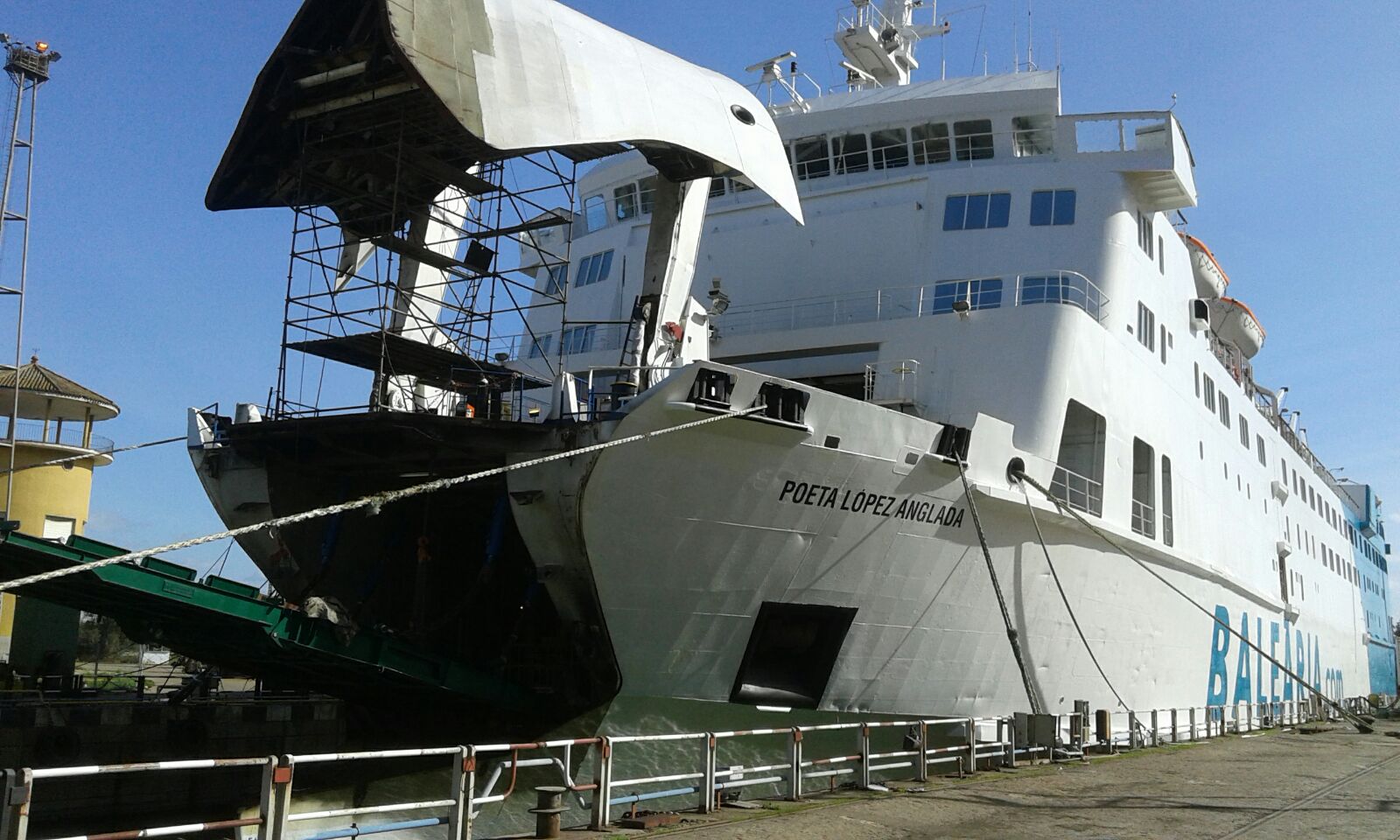 FERRYBALEAR: El Ferry de Baleària "Poeta López Anglada" ya luce rampa ...