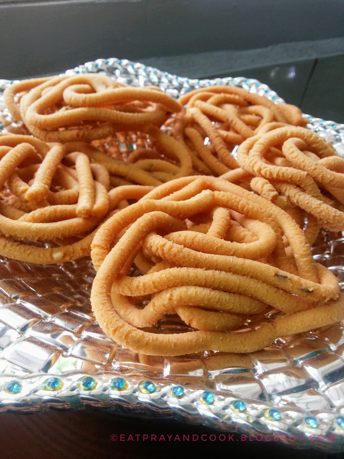 Eat Pray and Cook: Murukku - It's Festival Season.. Let's Begin
