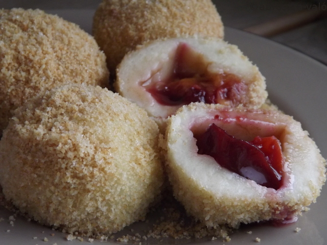 Kipróbált és bevált receptek ...: Gyors szilvás gombóc