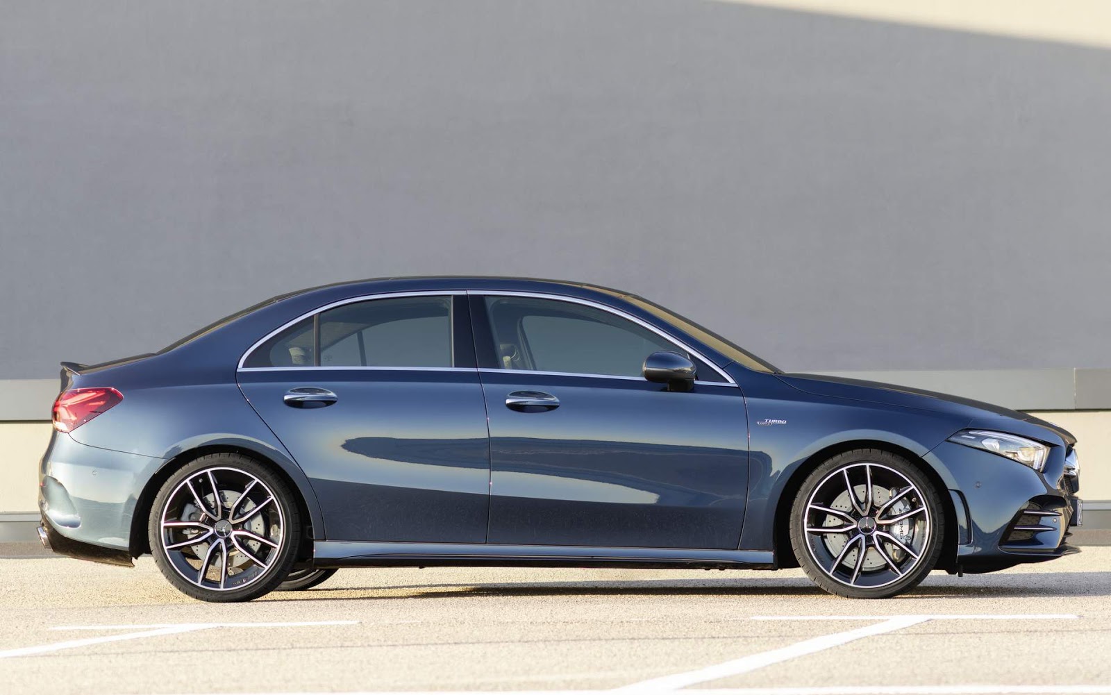 Mercedes-Benz A35 AMG Sedan é para enfrentar o Audi S3