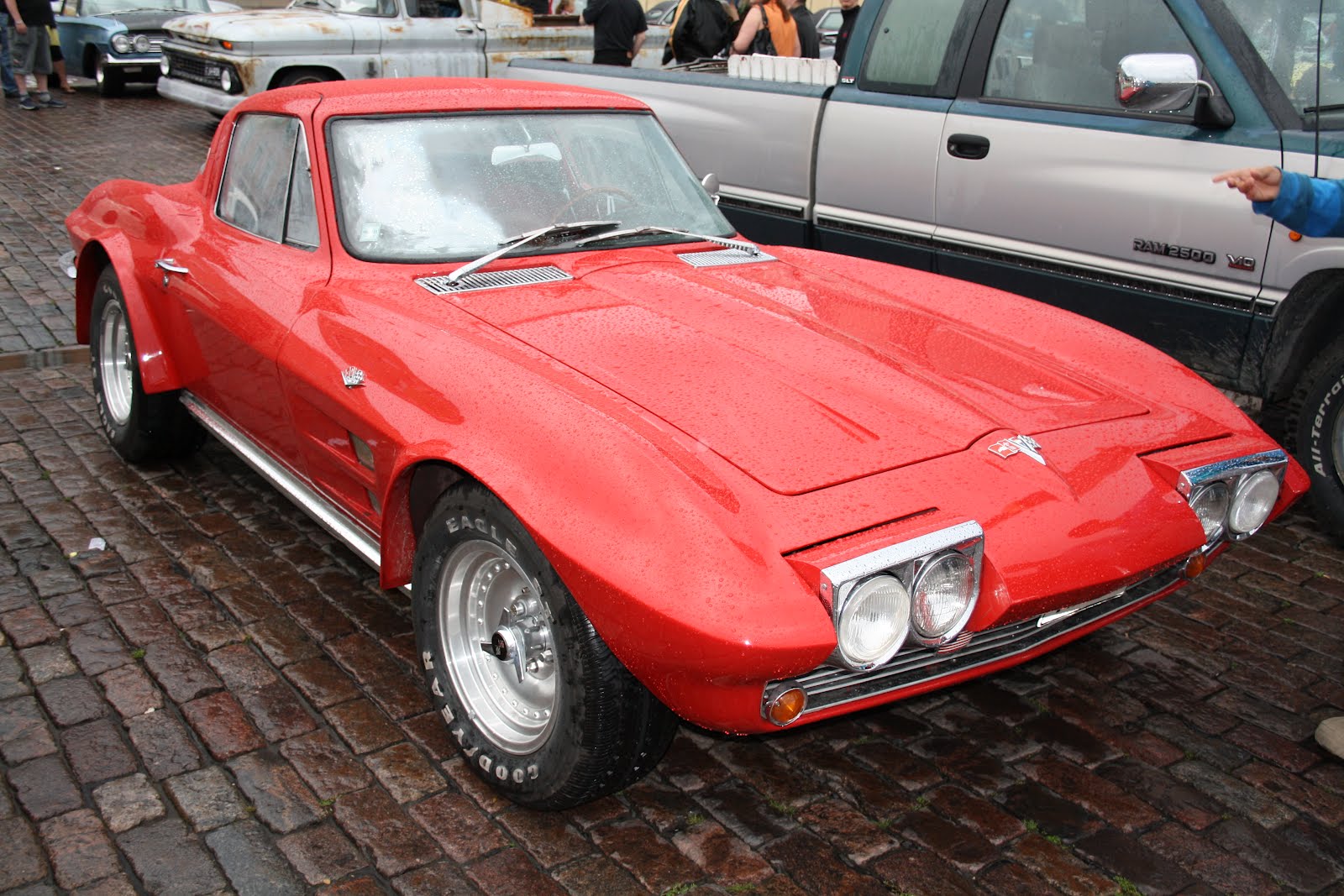 Autobongauksia: Second Generation Corvette in Rainy Helsinki