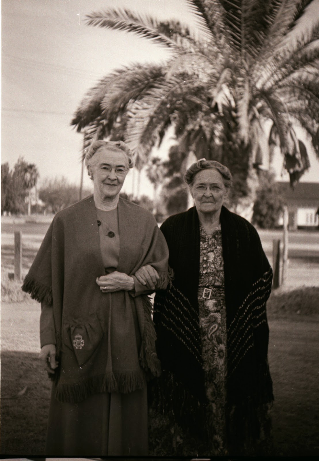 TheAncestorFiles: Sisters: Lois Graham and Margaret Overson