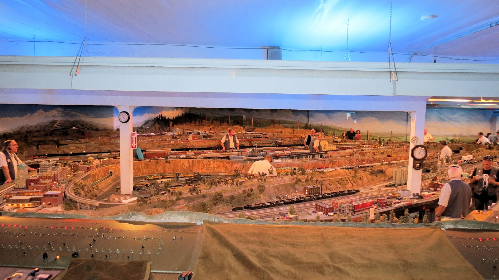 The Cranky Pumpkin: This Model Railroad Is Really Bad Ass