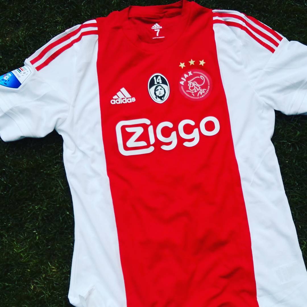 Ajax Honors Johan Cruyff With Special Kit - Footy Headlines