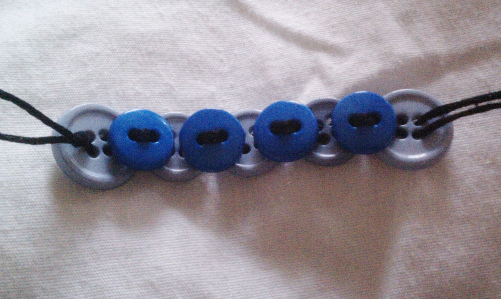 Dabble...: DIY: Button Bracelets