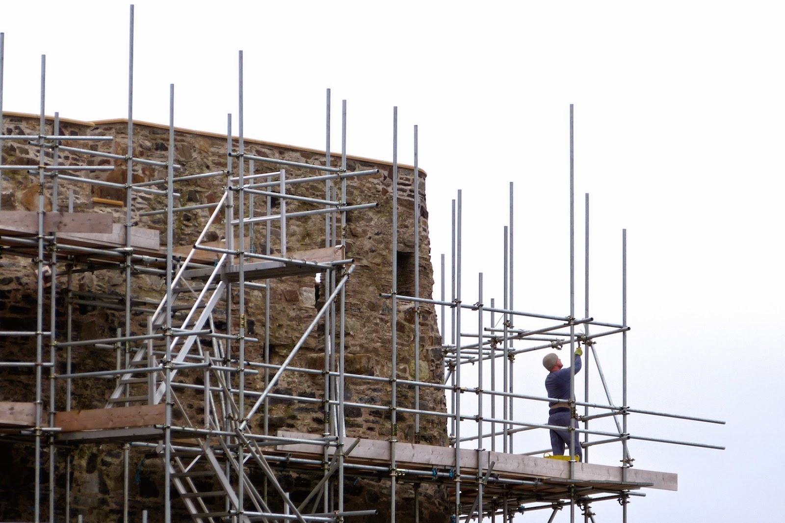 Mingary Castle: Courtyard Scaffolding Dropped