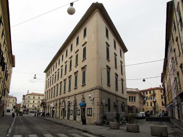 Livorno Daily Photo: Corner Buildings
