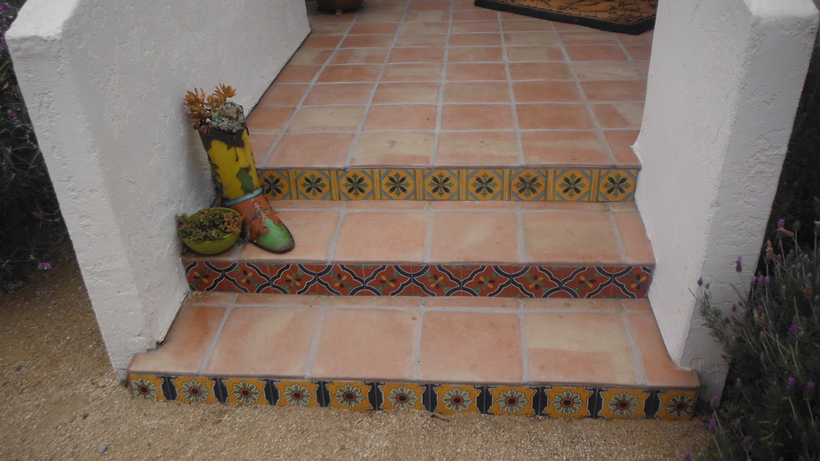 The 2 Minute Gardener: Photo - Saltillo Tile Steps