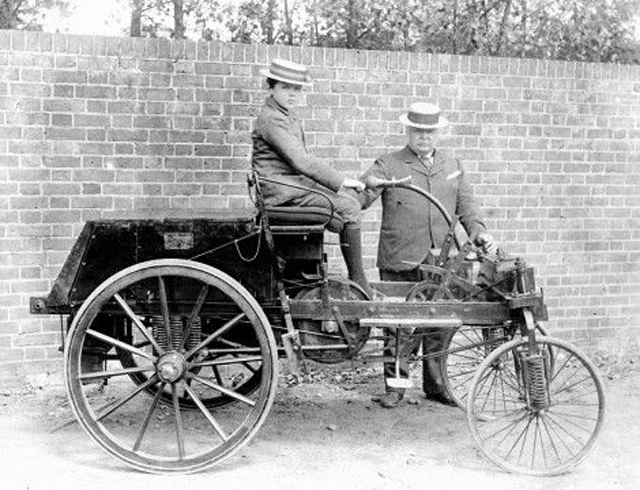 Early Automobiles – 26 Historic Vintage Photos Captured People Driving ...