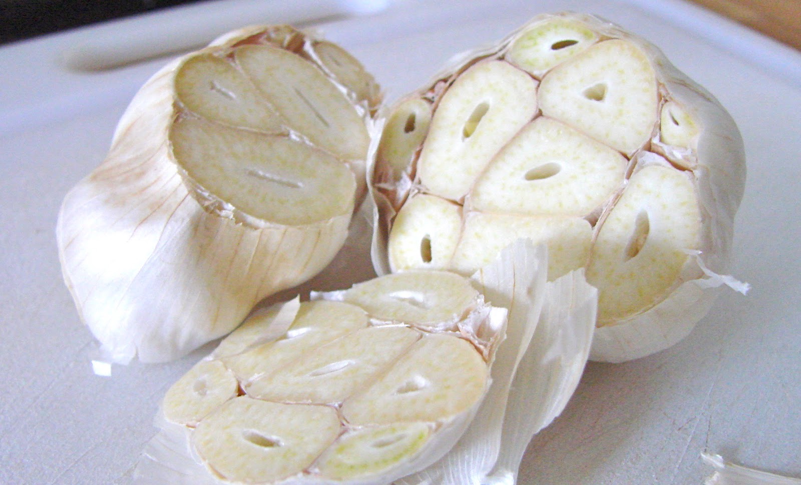 Ashleigh HomeMaker: Whole Roasted Garlic Love