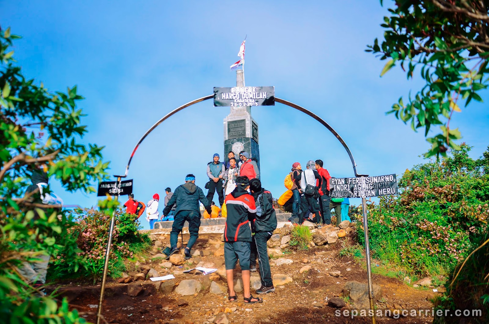 Pendakian Gunung Lawu via Cemoro Sewu - SEPASANGCARRIER