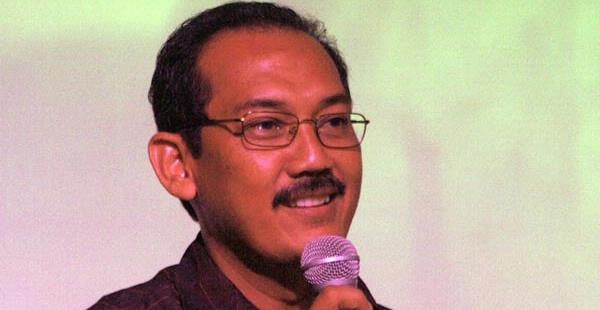 Prof. Dr. Andi Alimuddin Unde, M.Si. ~ MATA BIRU