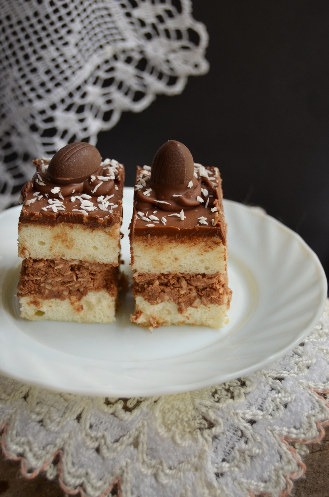 Biochimist La Cratita: Prajitura cu crema de ciocolata si nuca de cocos