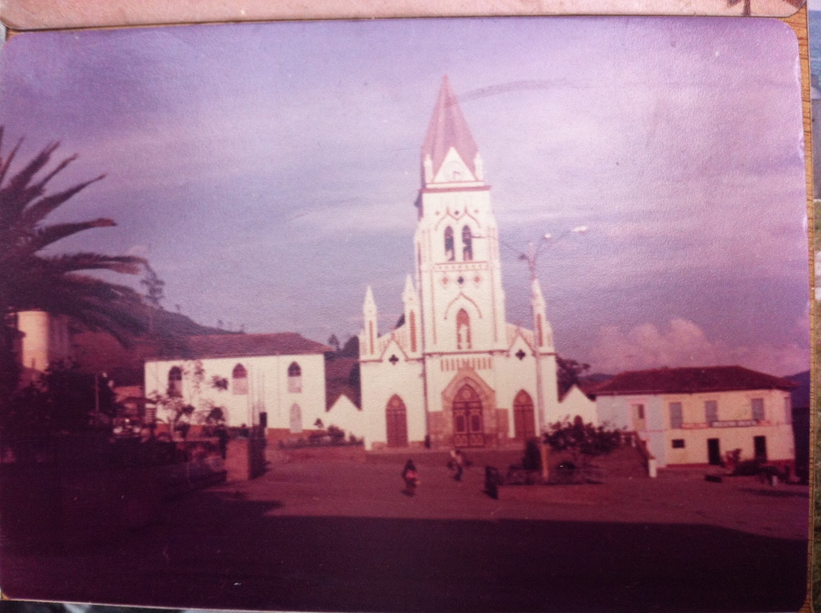 CHIPAQUE MI PATRIA CHICA: LA PLAZA PRINCIPAL