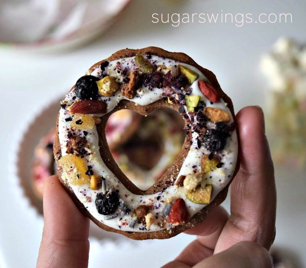 Sugar Swings! Serve Some: Valentines Day Iced Gingerbread Cookies with ...