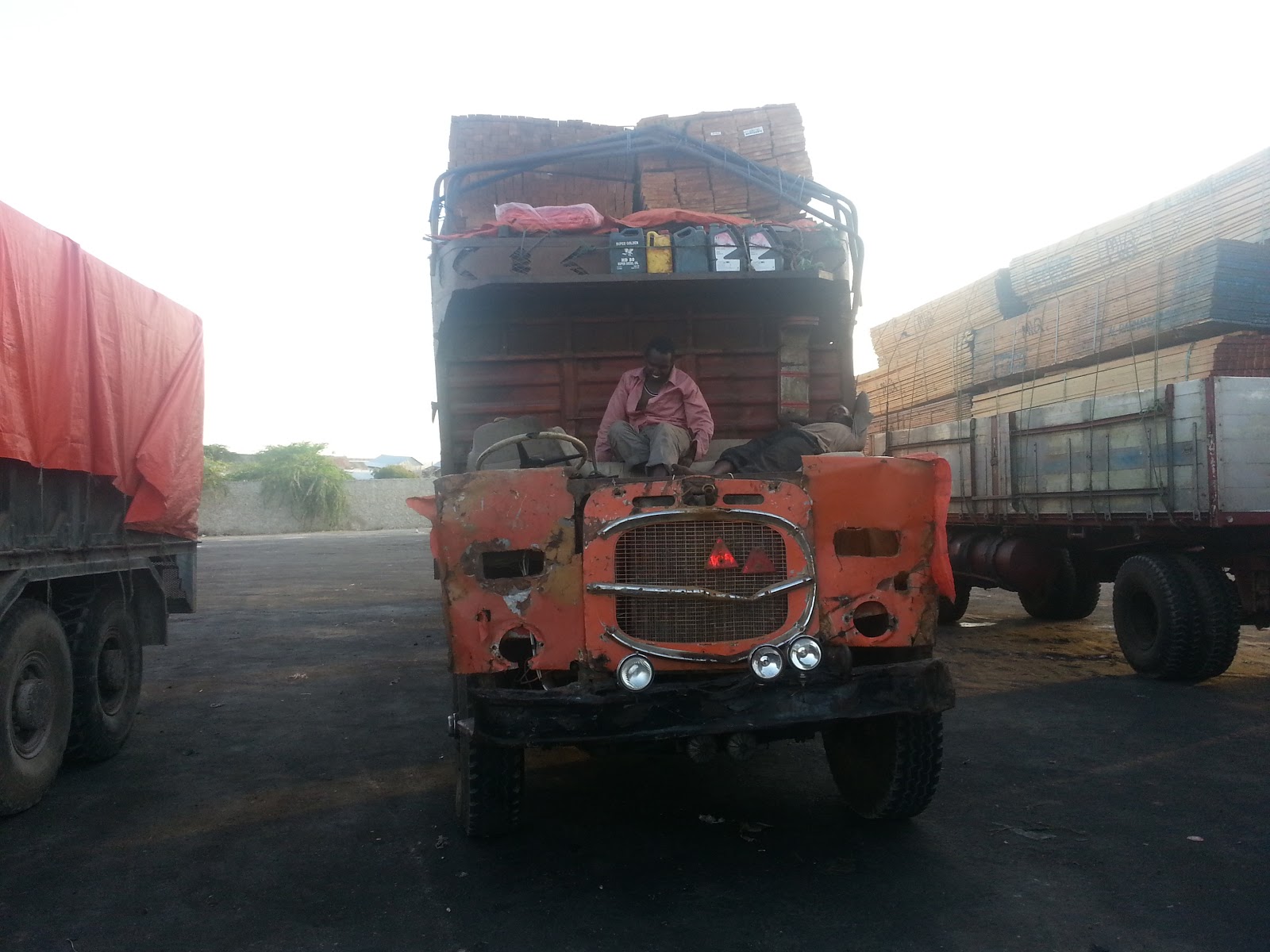 Somalia in Pictures: Somalia - Mogadishu Port Rare Trucks