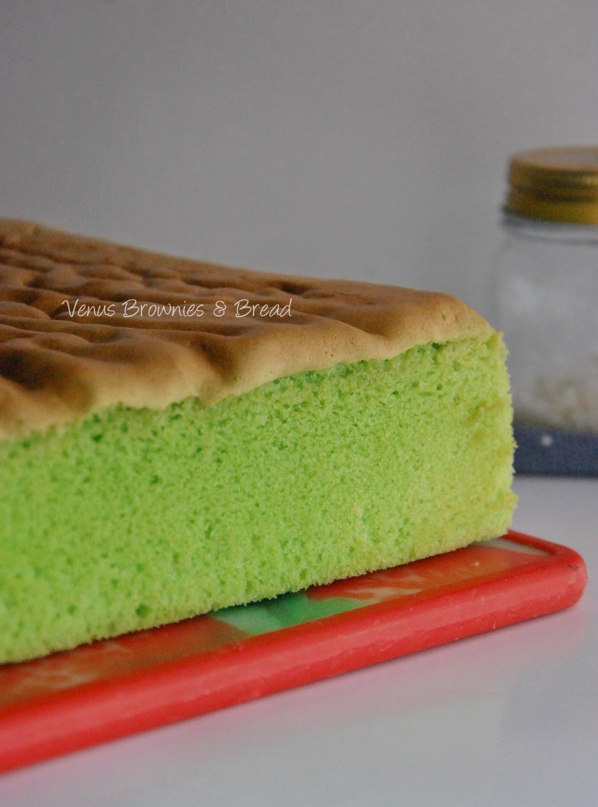 Venus Brownies & Bread: Pandan Sponge Cake