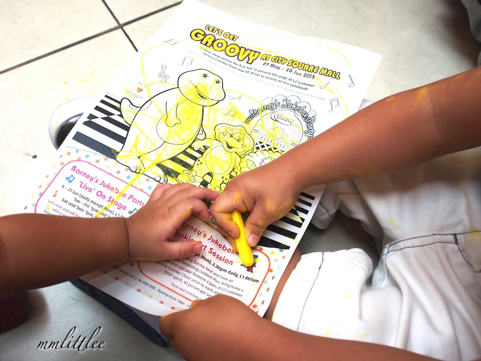 City Square Mall: Barney's Jukebox Party "Live" On Stage