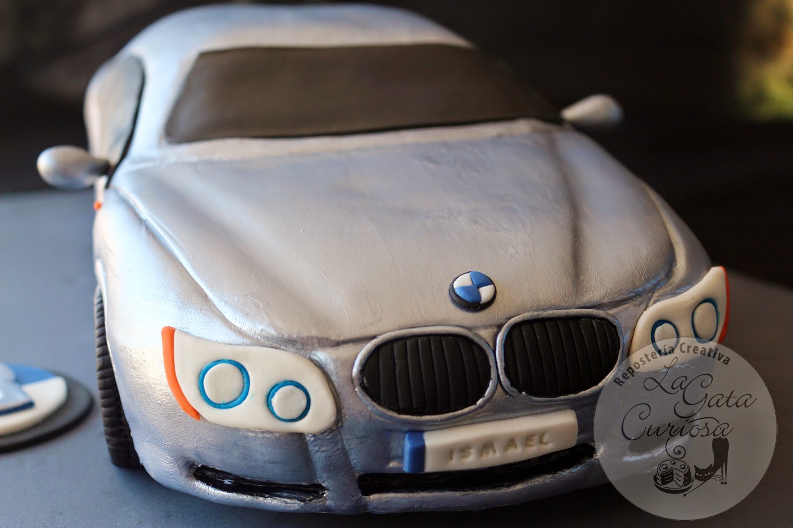 La Gata Curiosa: TARTA FONDANT BMW PARA ISMAIEL