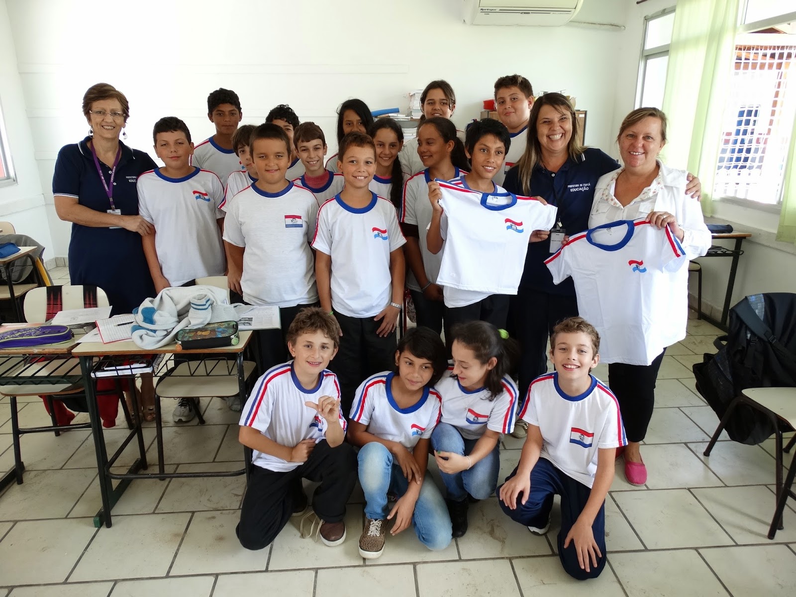 Educação e Conhecimento em Rede: Entrega de Uniformes nas Escolas