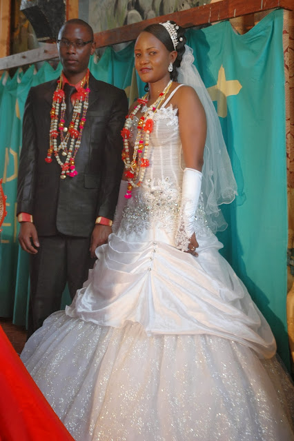 Mama JJ Fashion: TUNASHONA NA KUBUNI MITINDO MBALIMBALI YA NGUO ZA ...