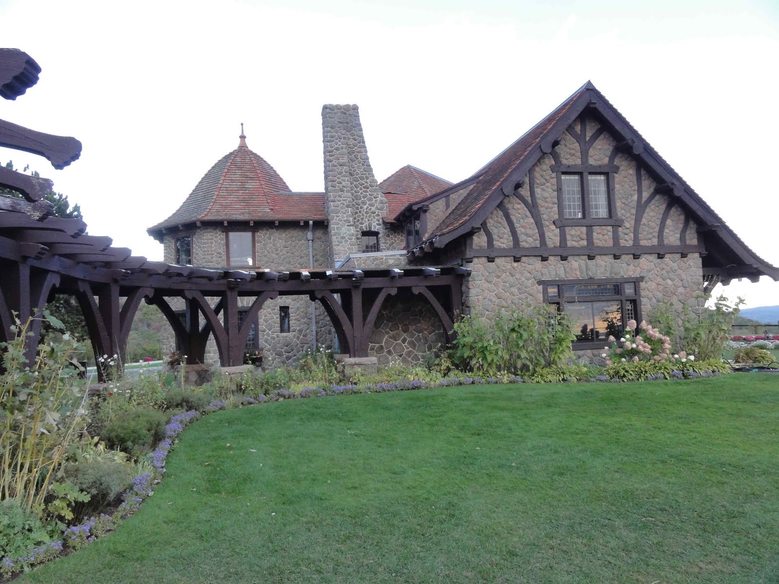 voss adventures: Lucknow Castle in the Clouds, New Hampshire