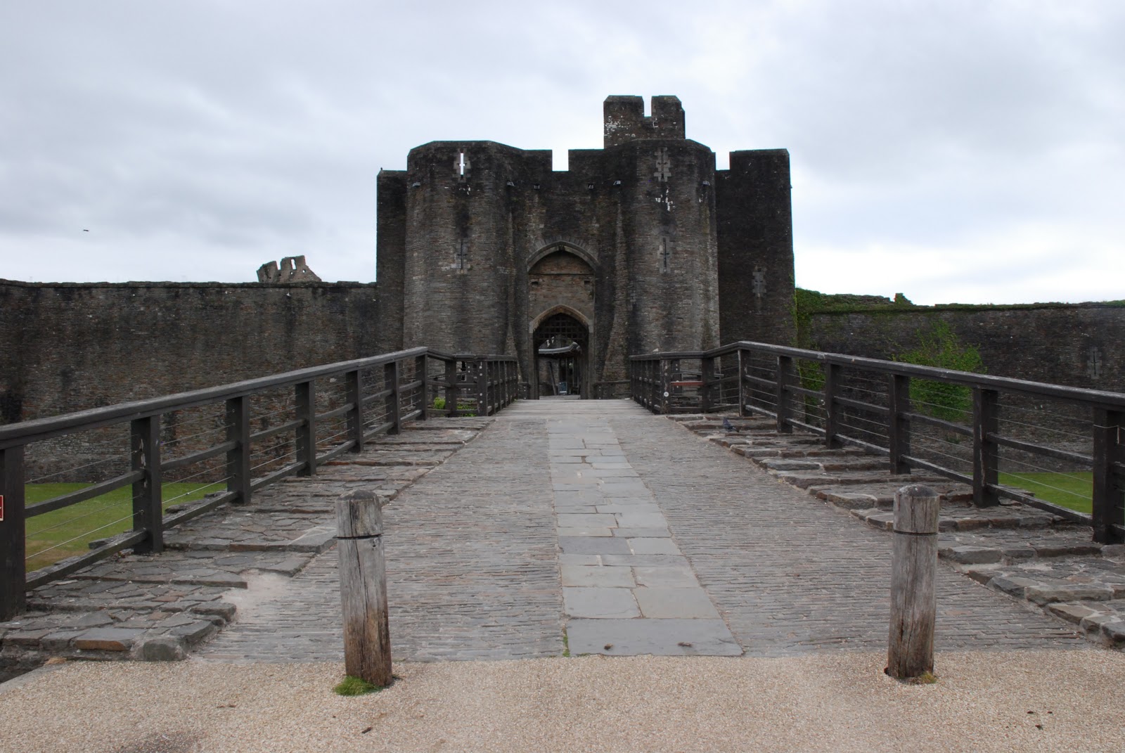 Elizabeth Victoria Wallace: Siege Weapon Engines at Caerphilly Castle ...