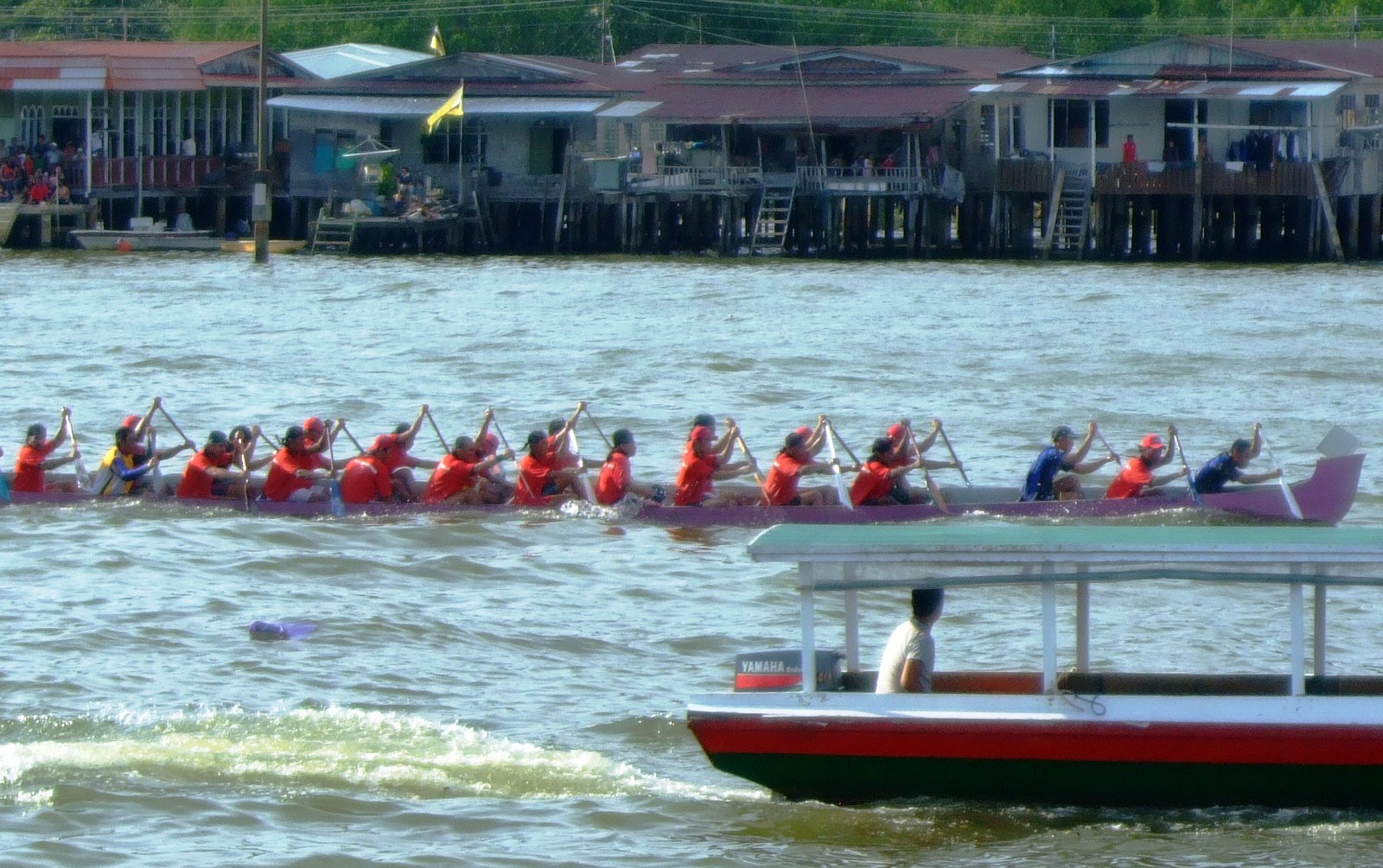 Lumba Perahu Kayuh dan Lumba Perahu "Tambang"