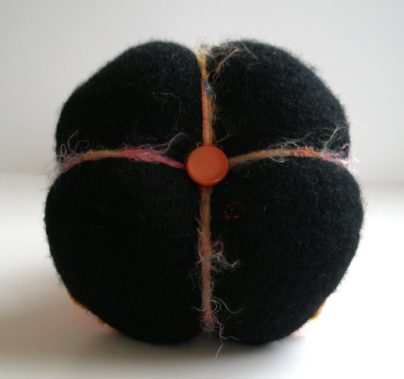 fiberluscious: The Classic Pincushion