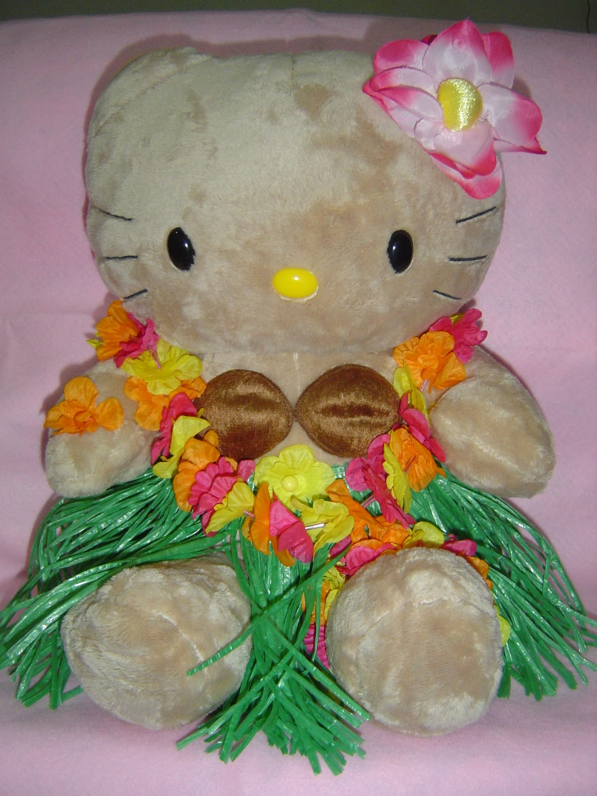 Hello Kitty Karma: The Hawaii Suntan kitty story
