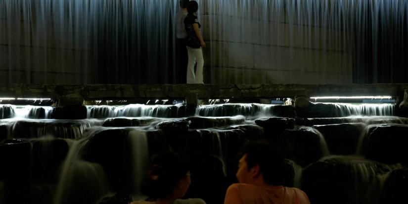 Sinopsis Drama dan Film Korea: 10 ton koin dilemparkan ke ...