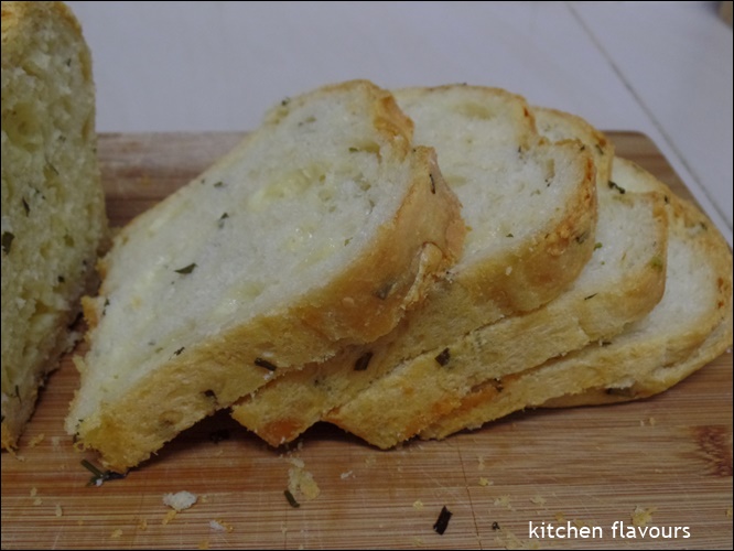 kitchen flavours: Double Cheese and Chive Loaf